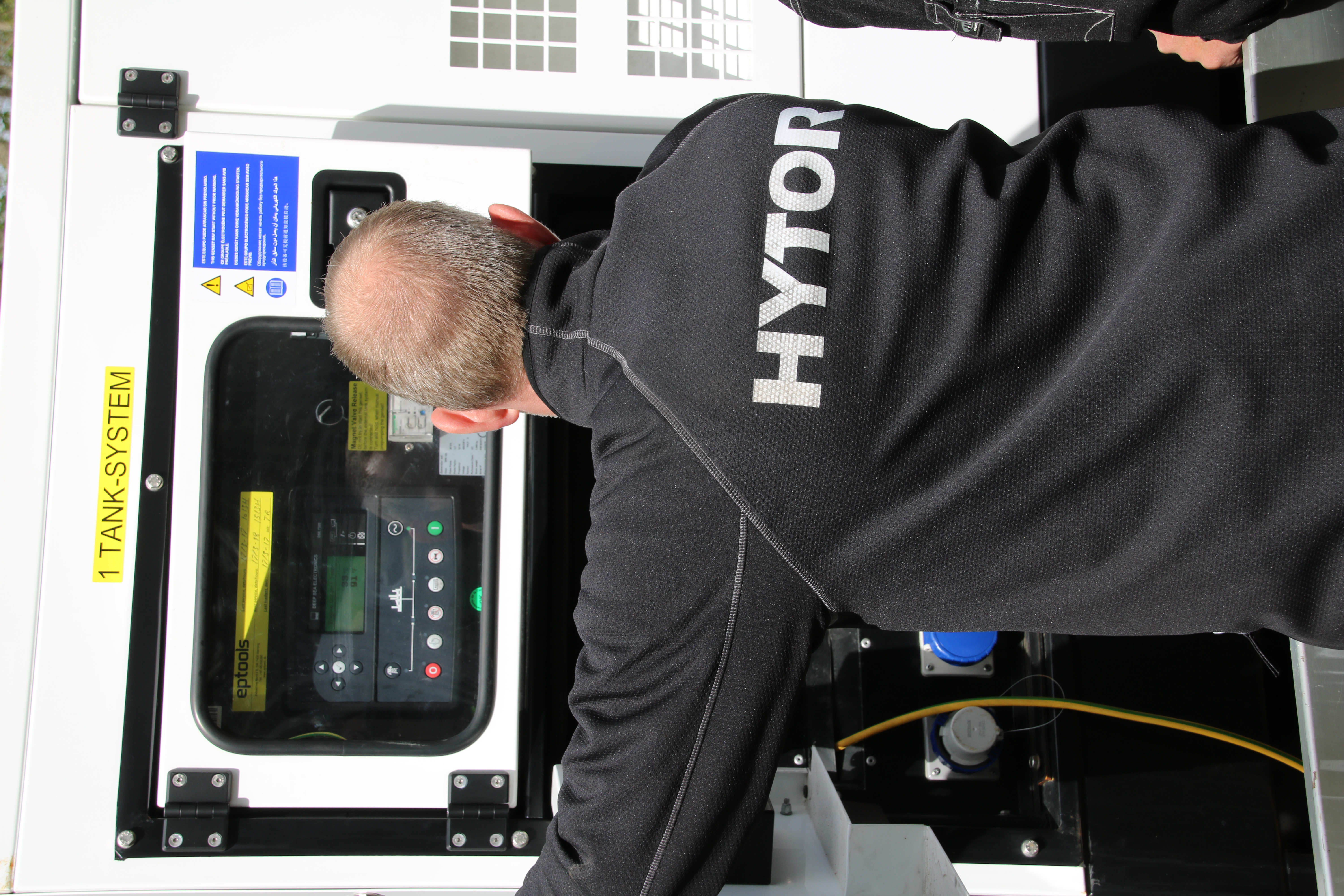 Professional generator service by specialists | HYTOR