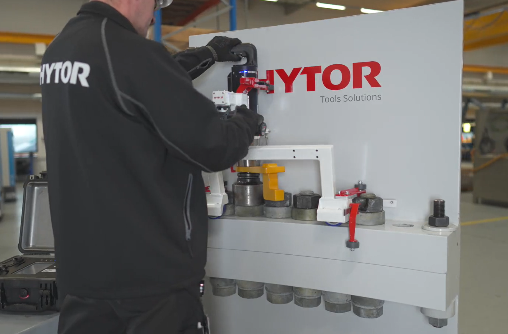 Flange trolley – efficient and safe flange handling | HYTOR
